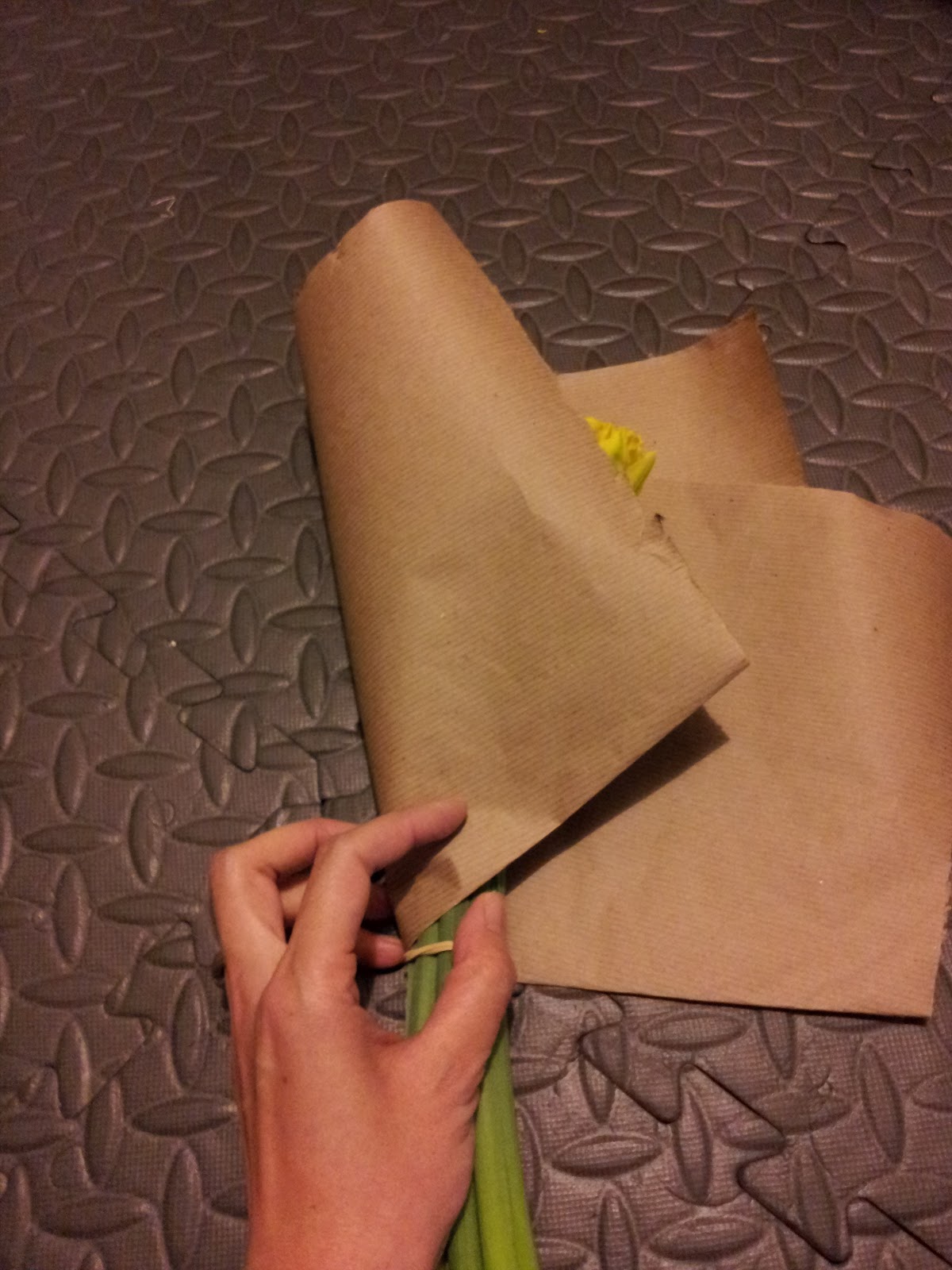 The Nifty Nest How To Wrap Flowers For A Gift The Nifty Nest How To Wrap Flowers For A Gift